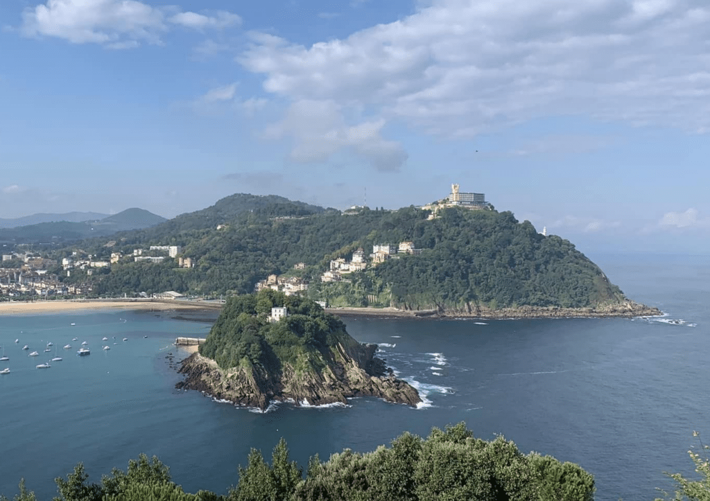 SAN SEBASTIAN: Magnificent view of Monte Urgull - Travelsport24